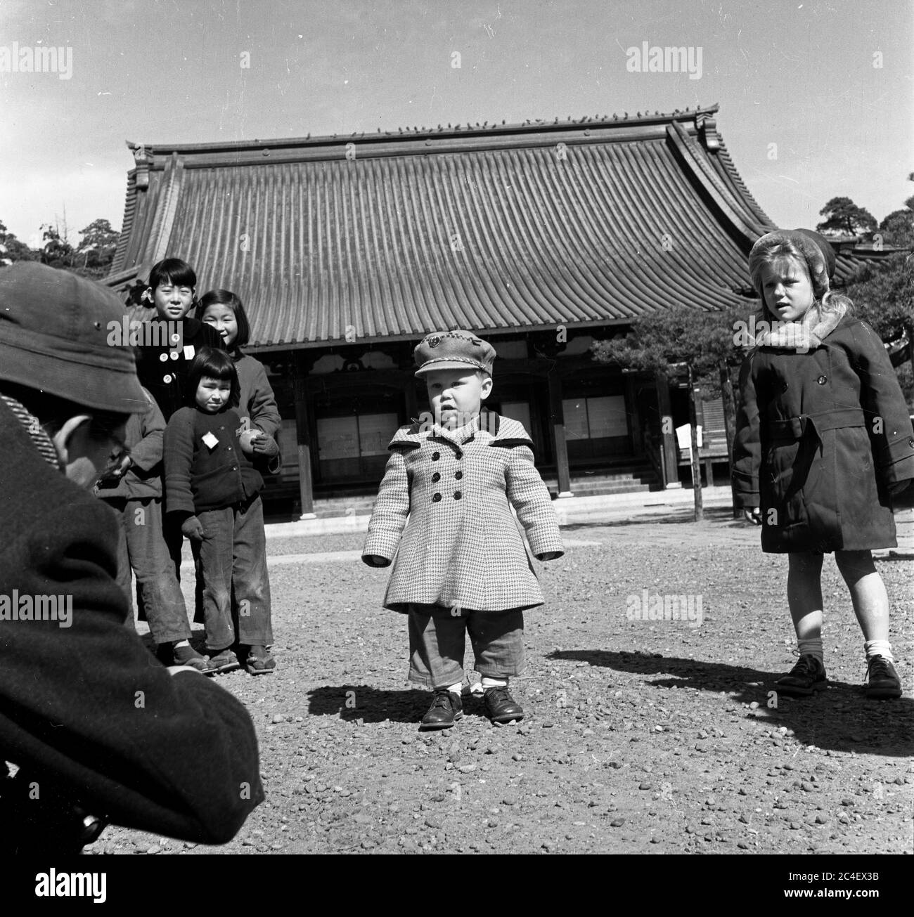 Japan street 1950s hi-res stock photography and images - Alamy