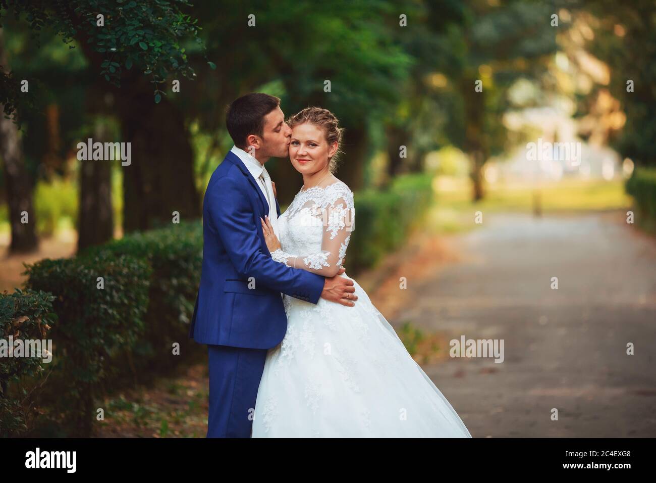 Summer bride hi-res stock photography and images - Alamy