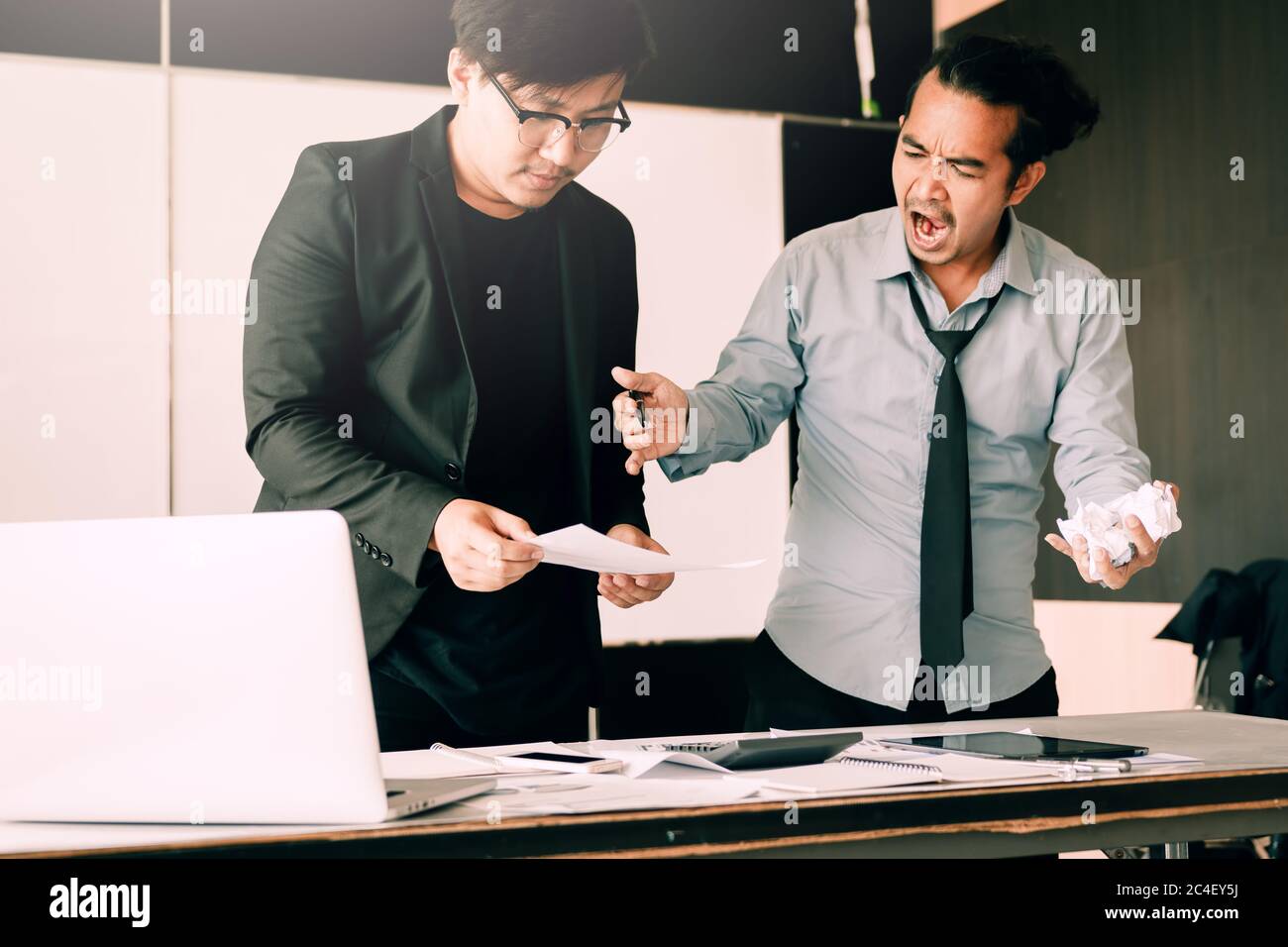Boss shouting to employee while mistake working Stock Photo - Alamy