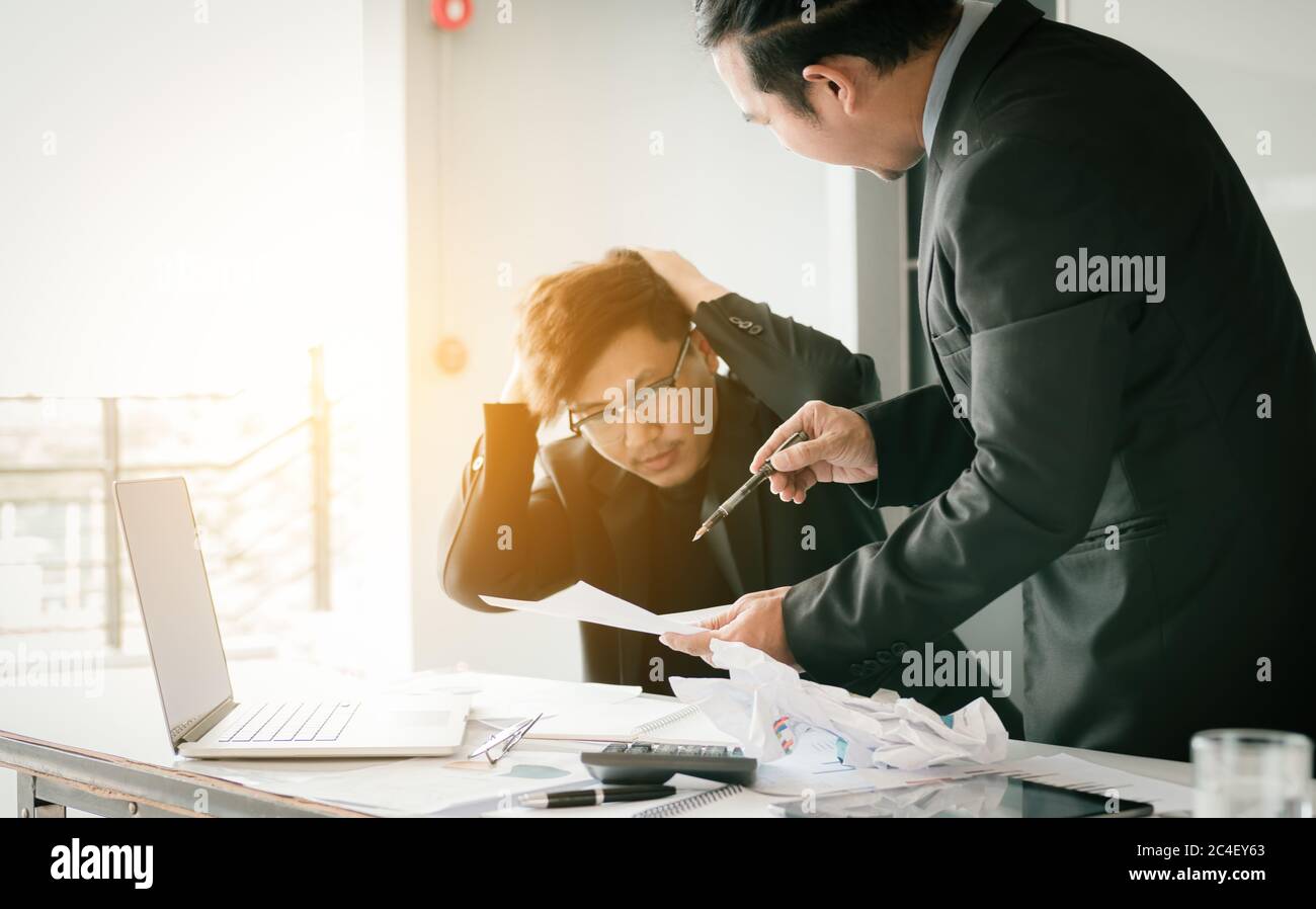 Boss reprimanding an employee in an office Stock Photo - Alamy