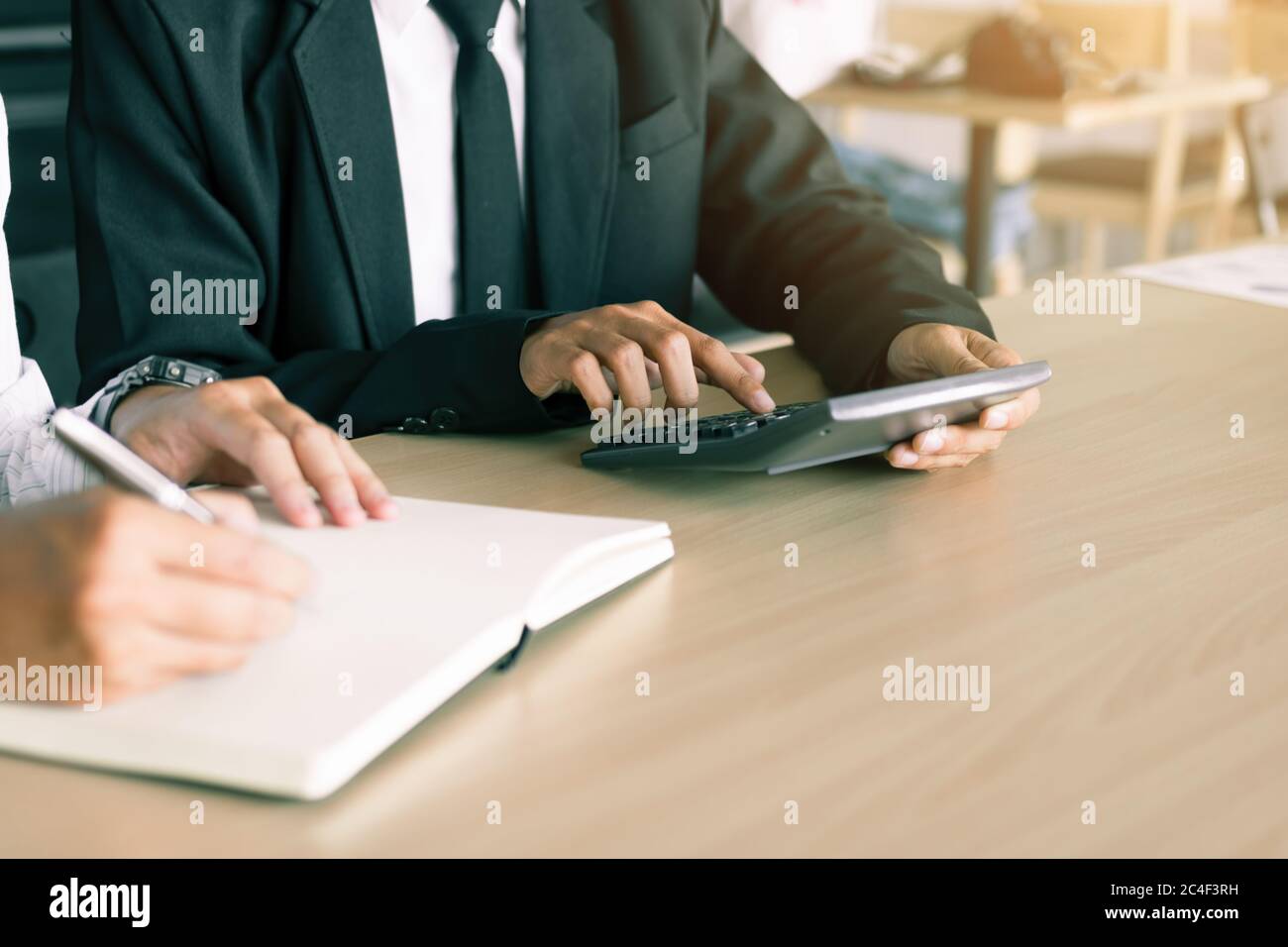 Salesman calculate hi-res stock photography and images - Alamy