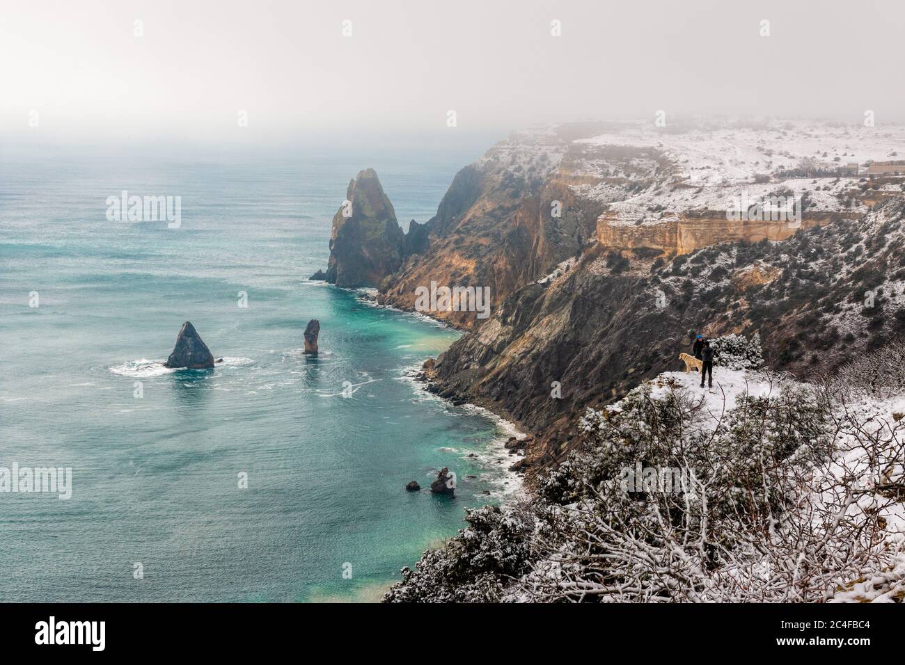 Overhanging cliffs hi-res stock photography and images - Alamy