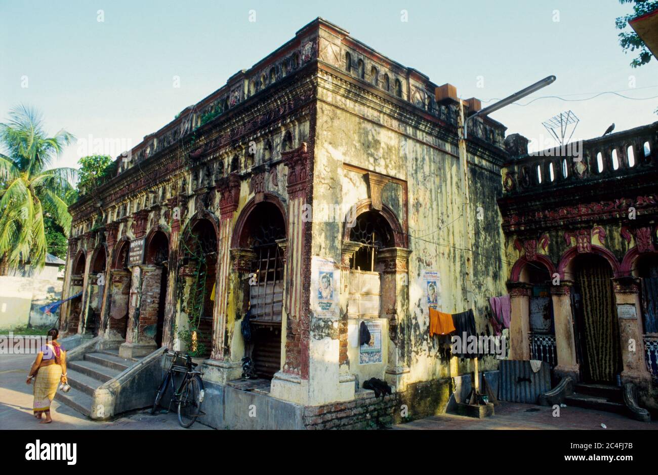 An architecture of the past in Old Dhaka, Bangladesh. 1998 Stock Photo ...
