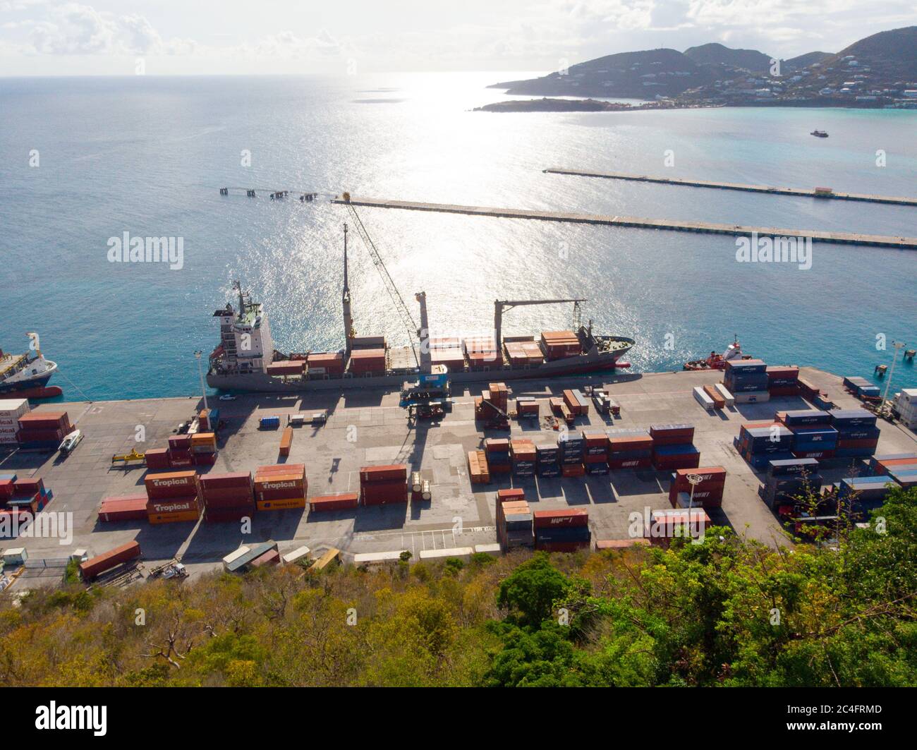 Ship unloading ships in the background hi-res stock photography and ...