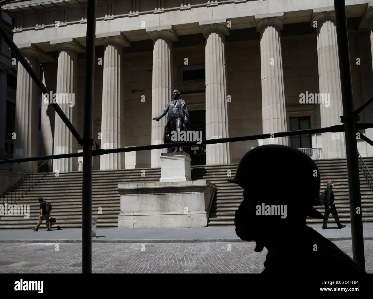 George washington statue vandalized hi-res stock photography and images ...