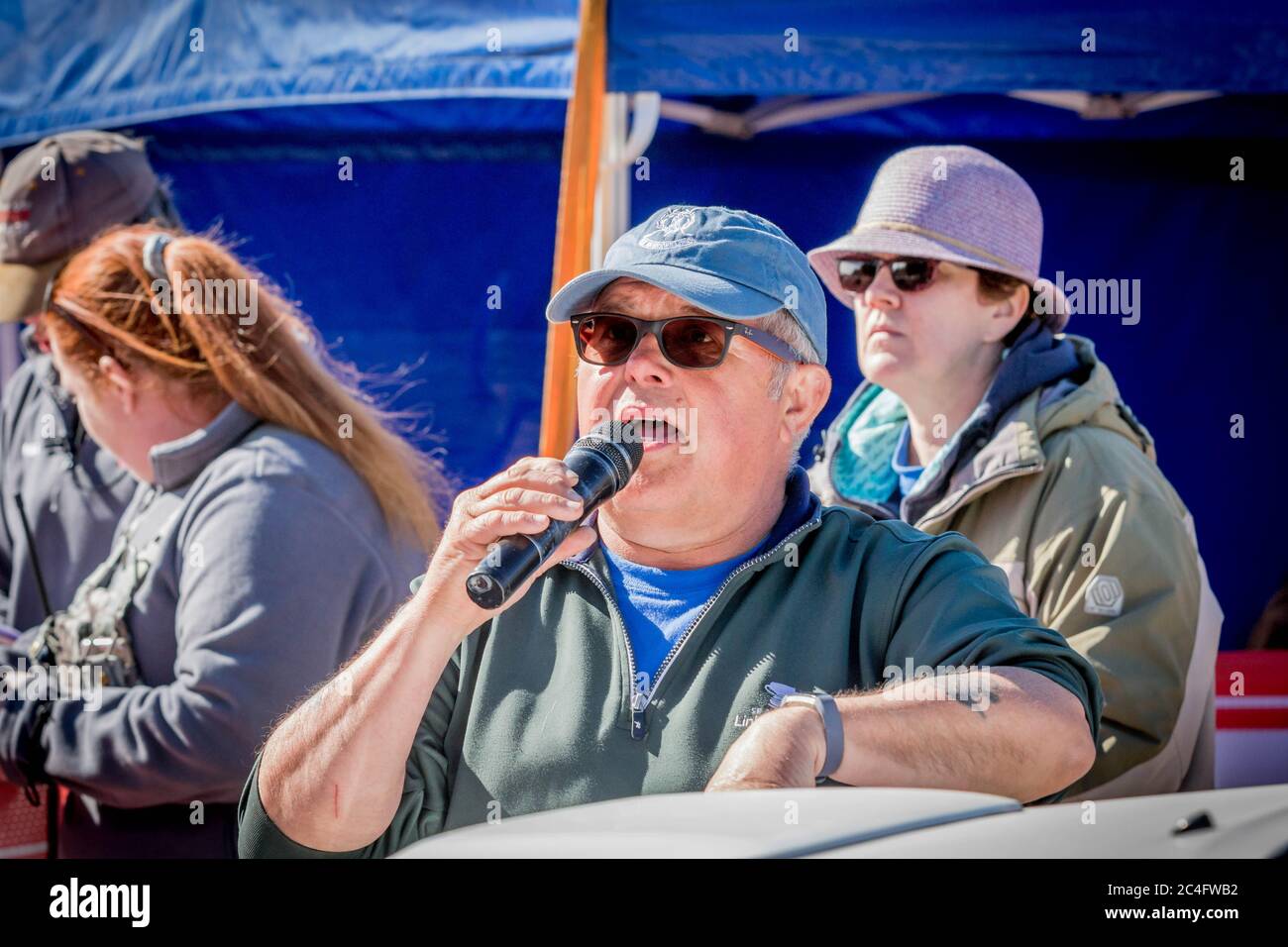 Cycling commentator hi-res stock photography and images - Alamy