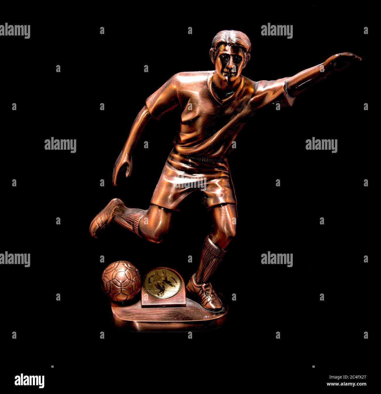 Bronze footballer statue hi-res stock photography and images - Alamy