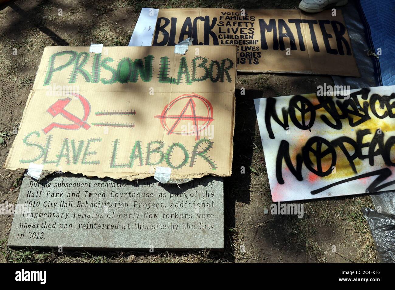 City hall autonomous zone hi-res stock photography and images - Alamy