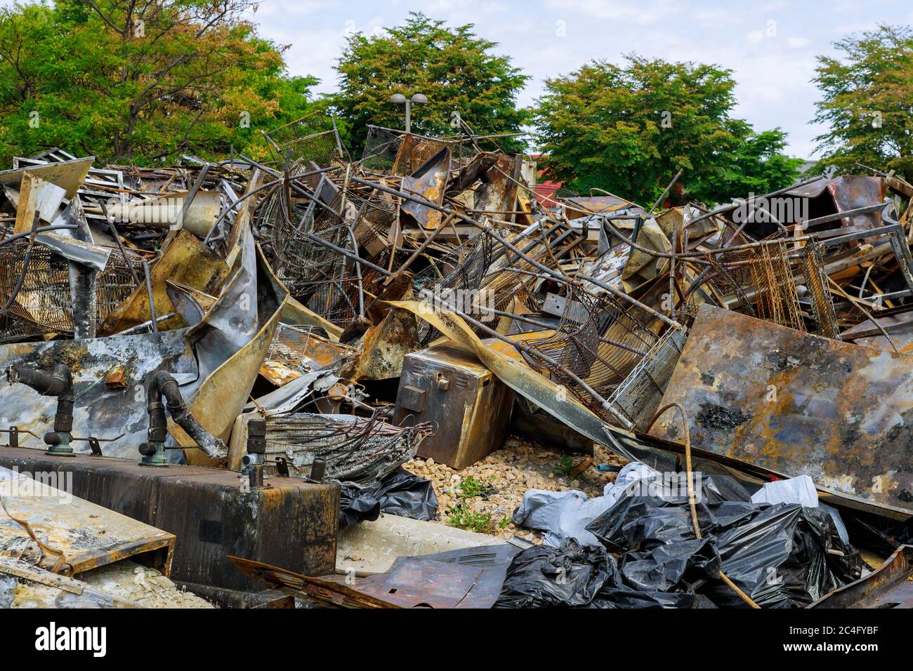 Protest and riots in the US burns violent of a burnt by fire building ...