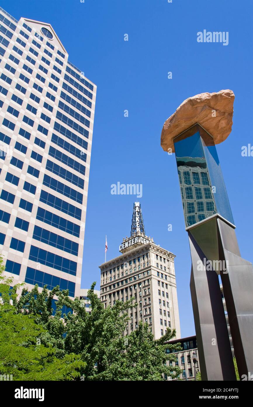 Sundial center hi-res stock photography and images - Alamy