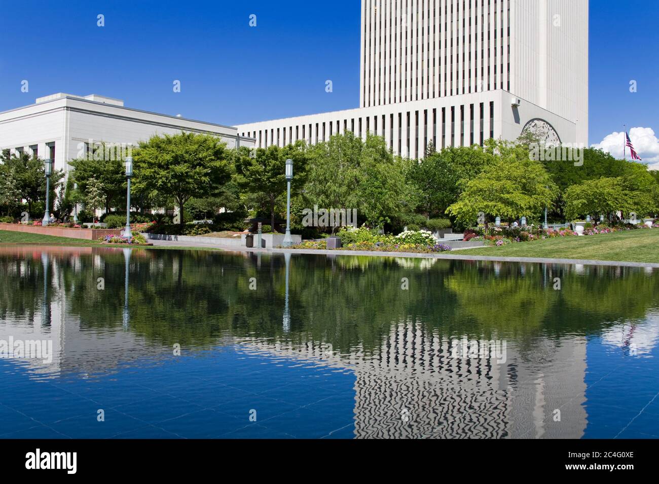 The Church Office Building & reflecting pool at Temple Square, Salt ...