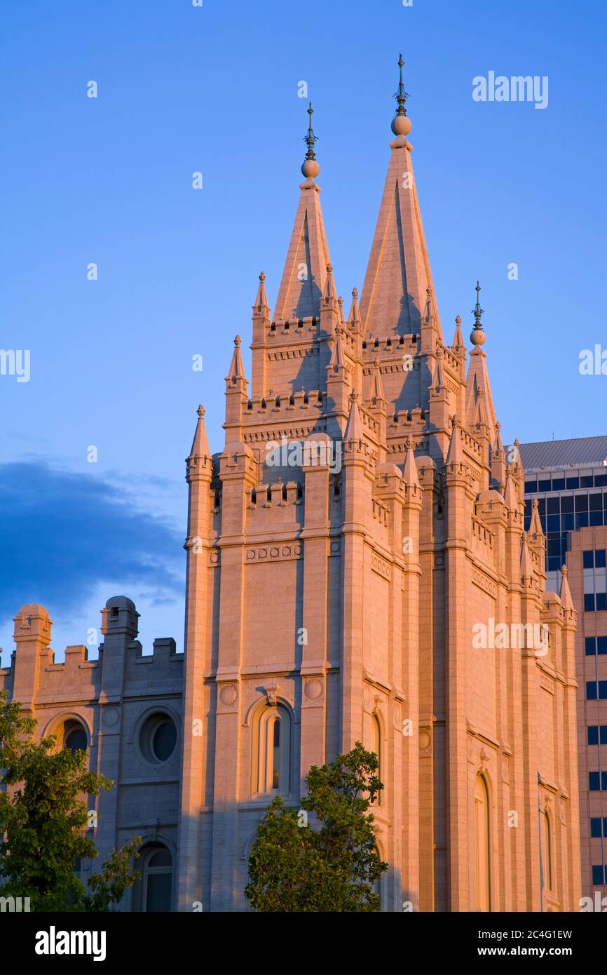 Mormon temple on square hi-res stock photography and images - Alamy