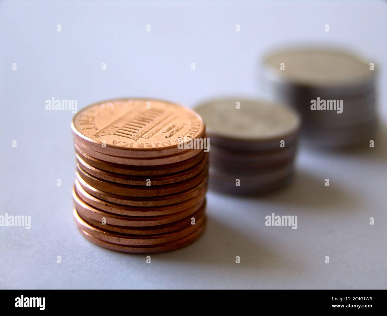Stacks of new pound coins hi-res stock photography and images - Alamy
