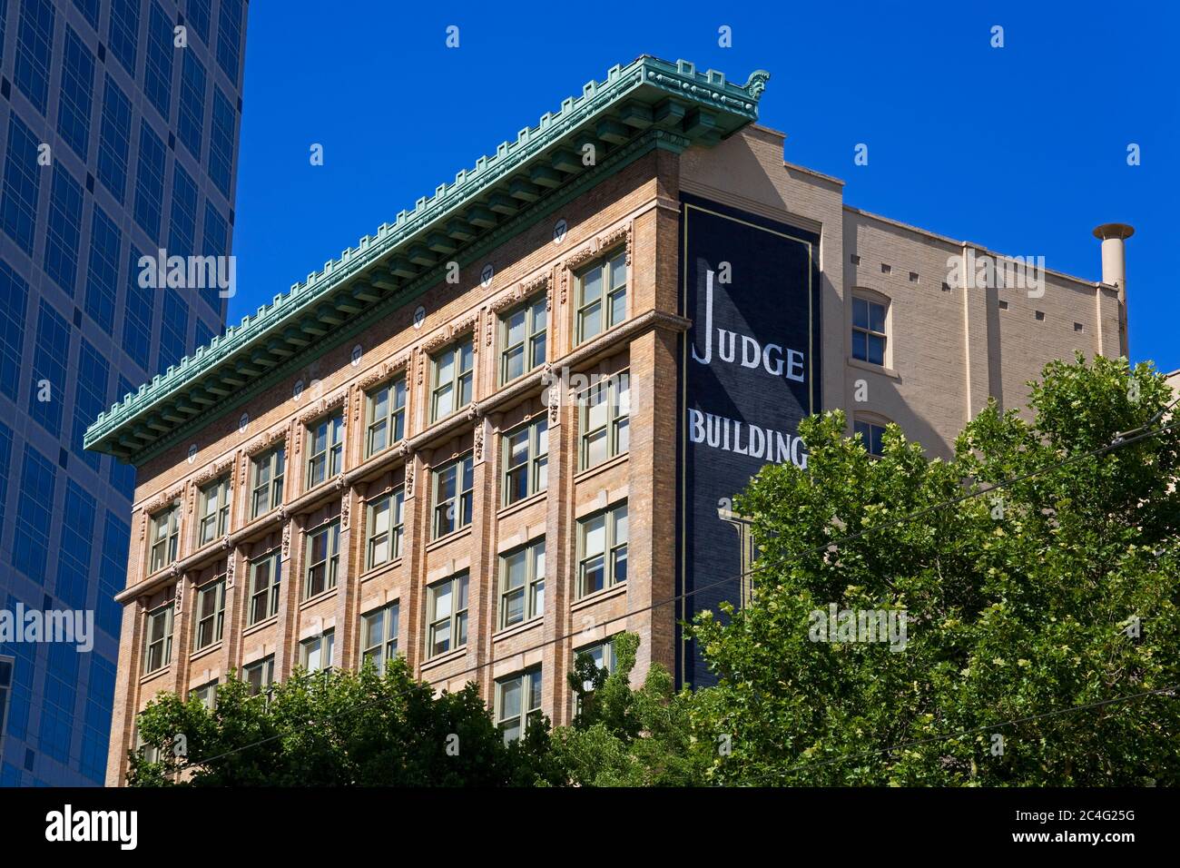 City judge hi-res stock photography and images - Alamy