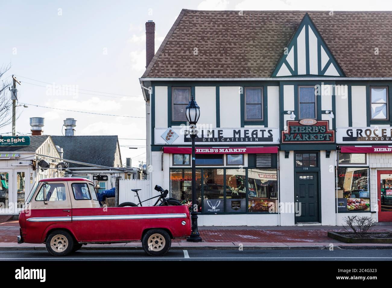 Classic tudor architecture hi-res stock photography and images - Alamy