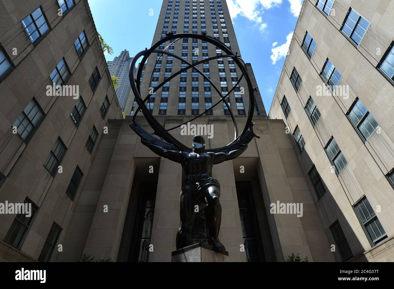 Artist lee lawrie hi-res stock photography and images - Alamy