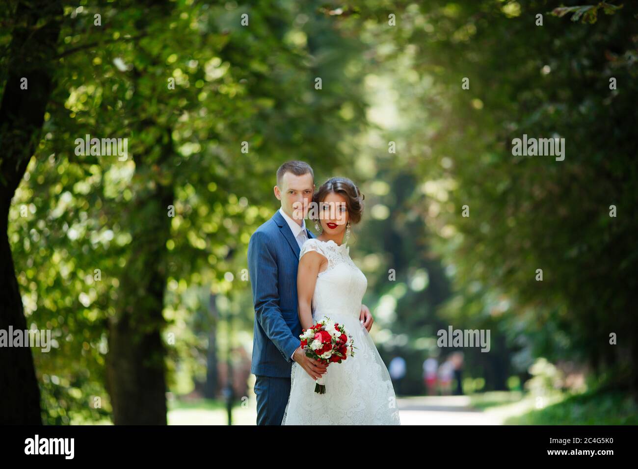 Bride groom hugging in city hi-res stock photography and images - Alamy