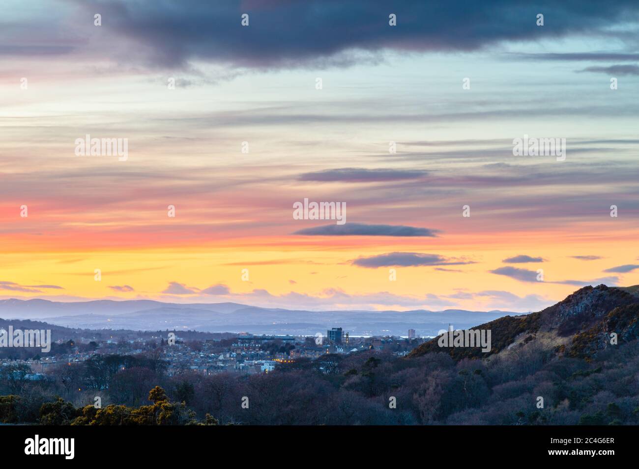 Edinburgh skyline silhouette hi-res stock photography and images - Alamy