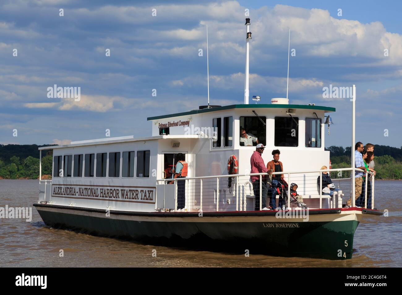 Tour boat on the Potomac River, Riverfront Marina, Alexandria, Virginia ...