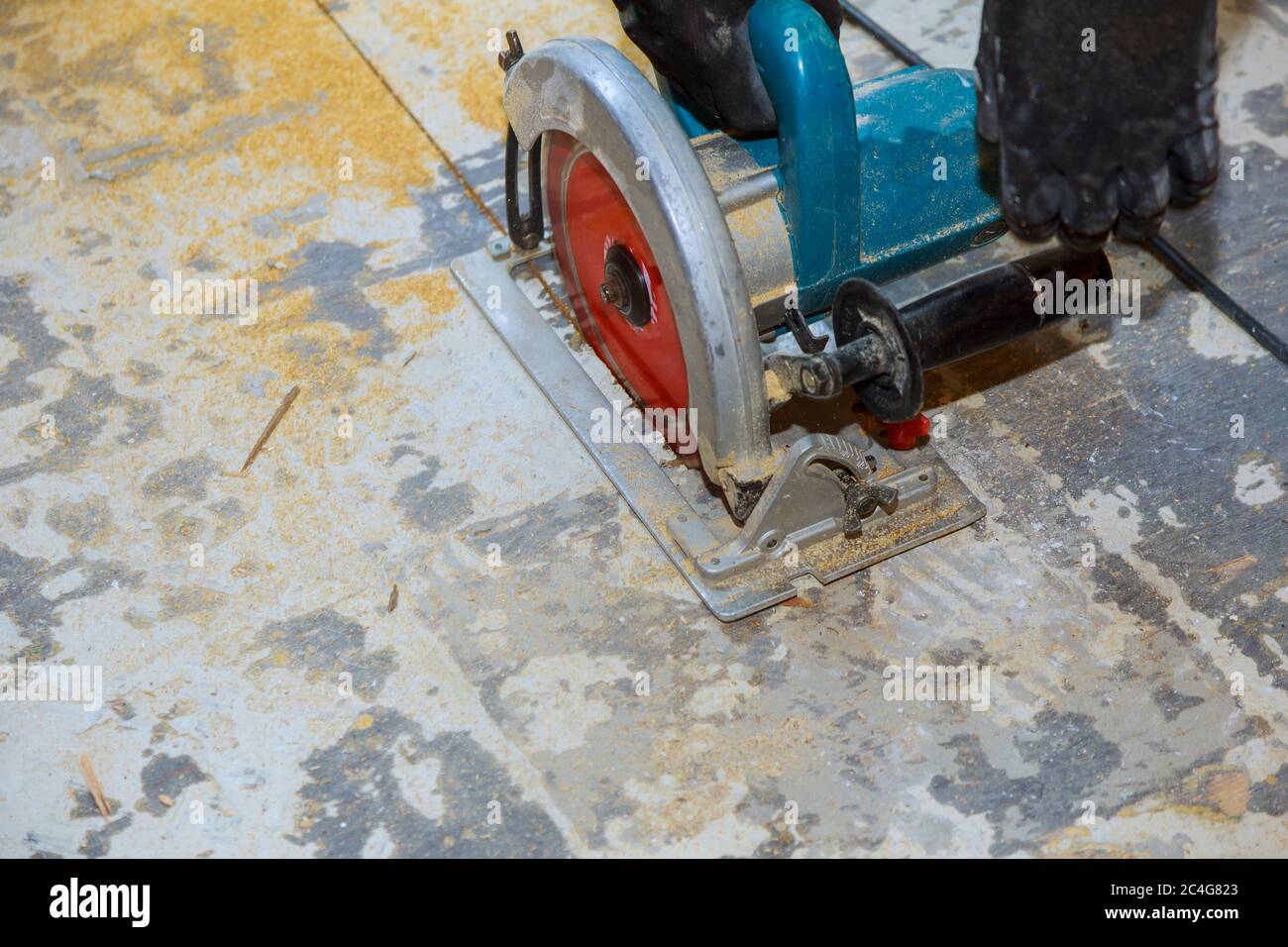 Electric wood cutter hi-res stock photography and images - Alamy