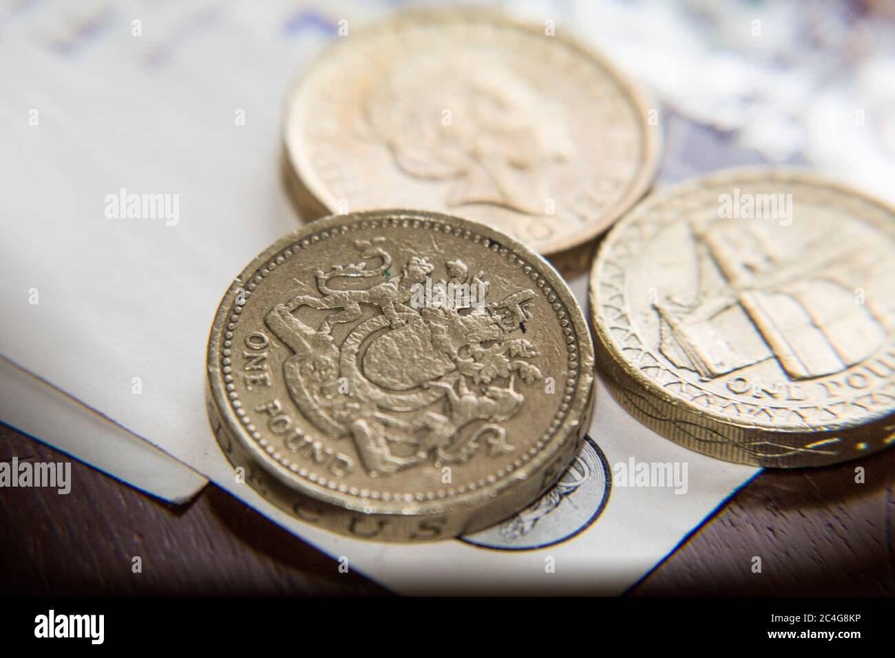 Sterling coins and banknotes hi-res stock photography and images - Alamy