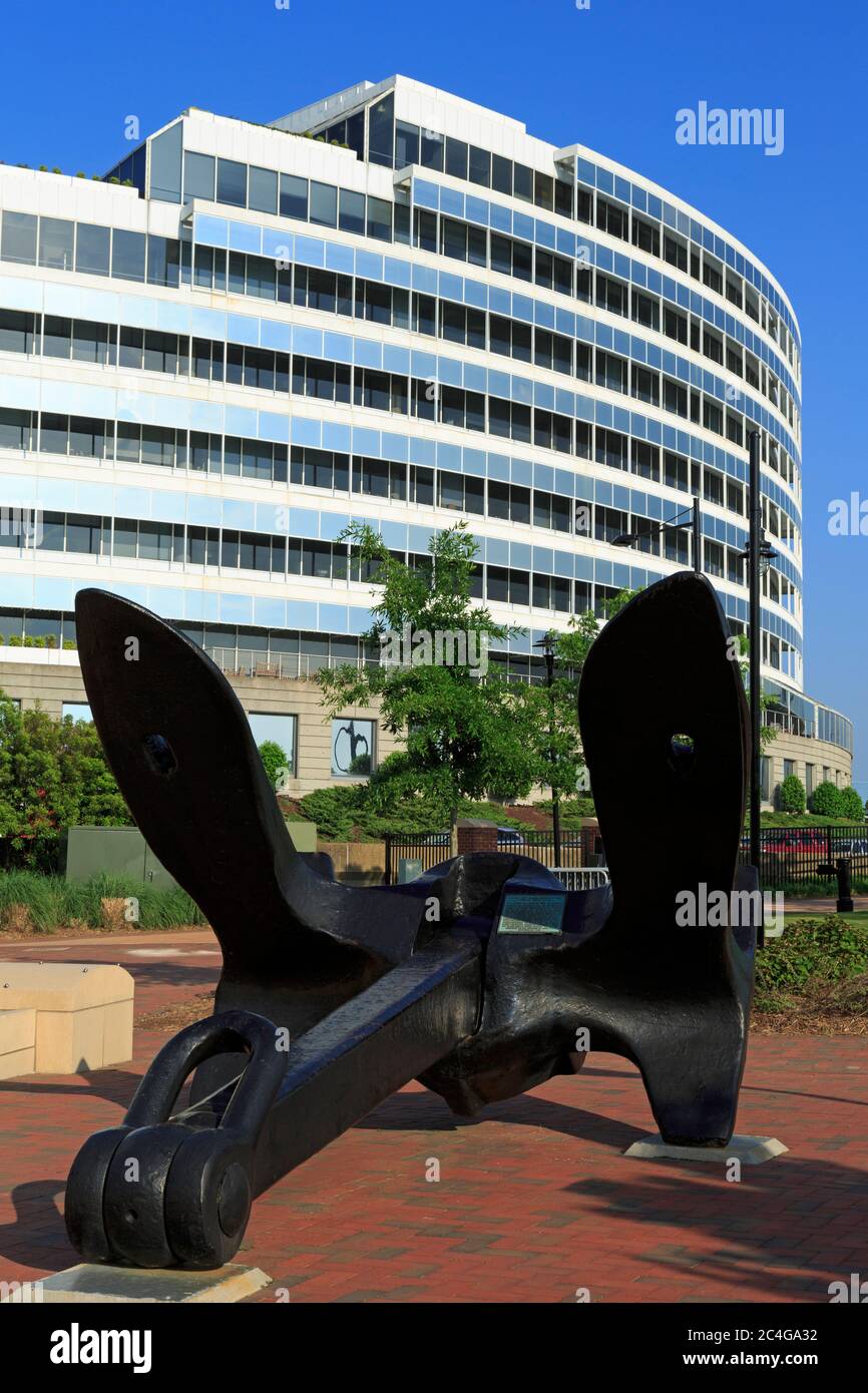 Anchor center hi-res stock photography and images - Alamy