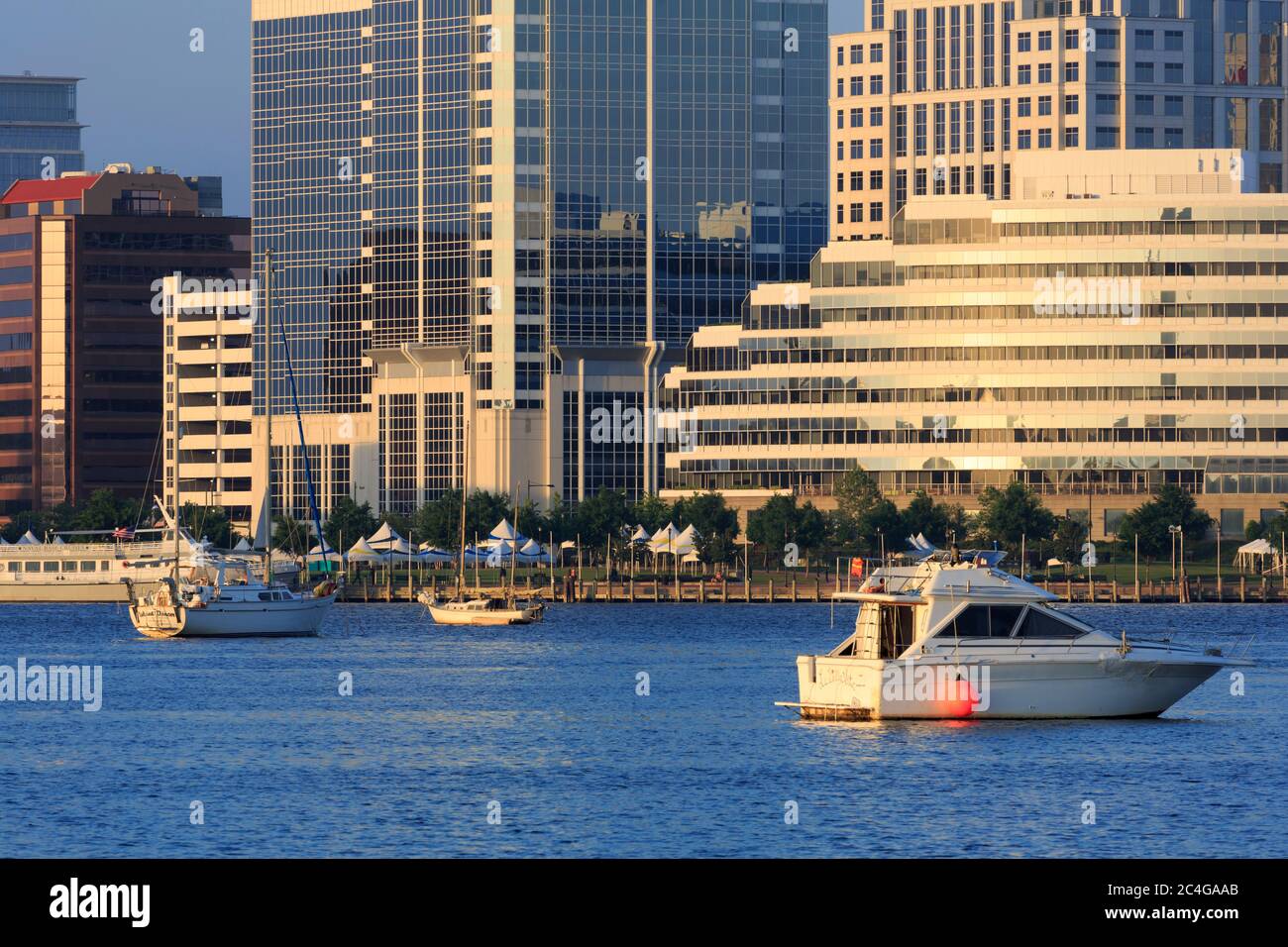 Norfolk virginia skyline hi-res stock photography and images - Alamy