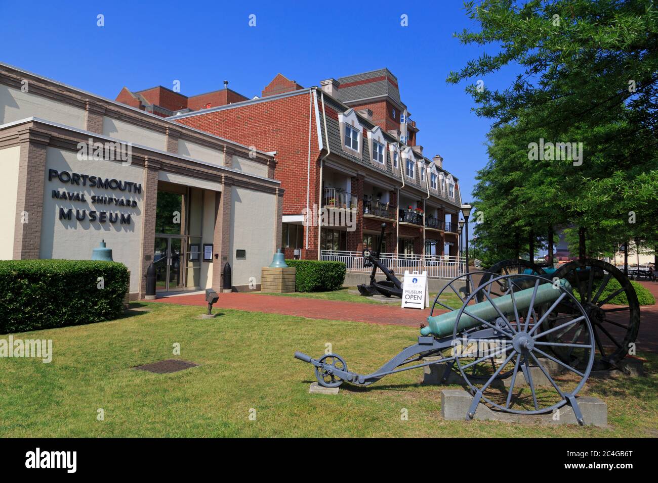 Norfolk naval shipyard hi-res stock photography and images - Alamy