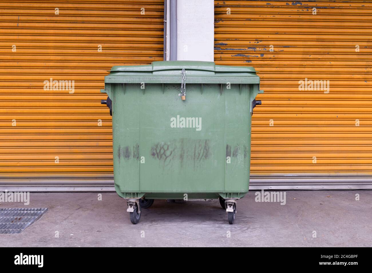 Cans on the street hi-res stock photography and images - Alamy