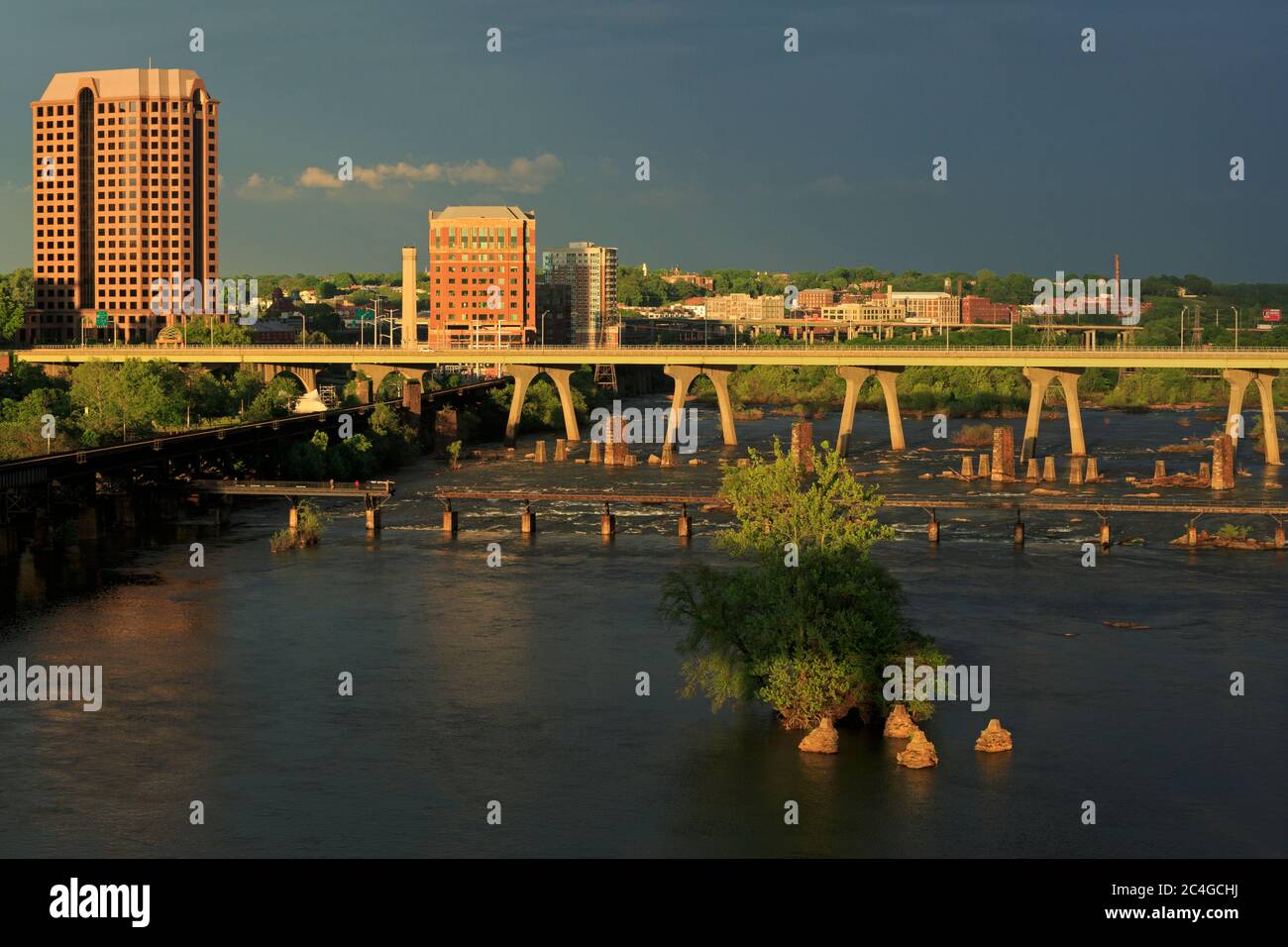 Richmond skyline & James River, Virginia, USA Stock Photo - Alamy