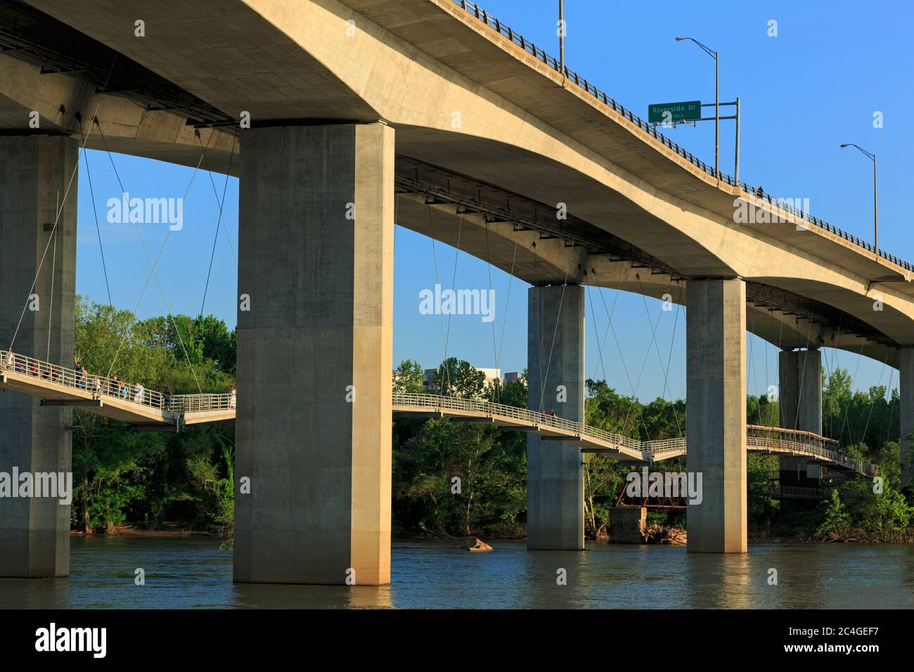 Robert E. Lee Bridge over the James River, Richmond, Virginia, USA ...