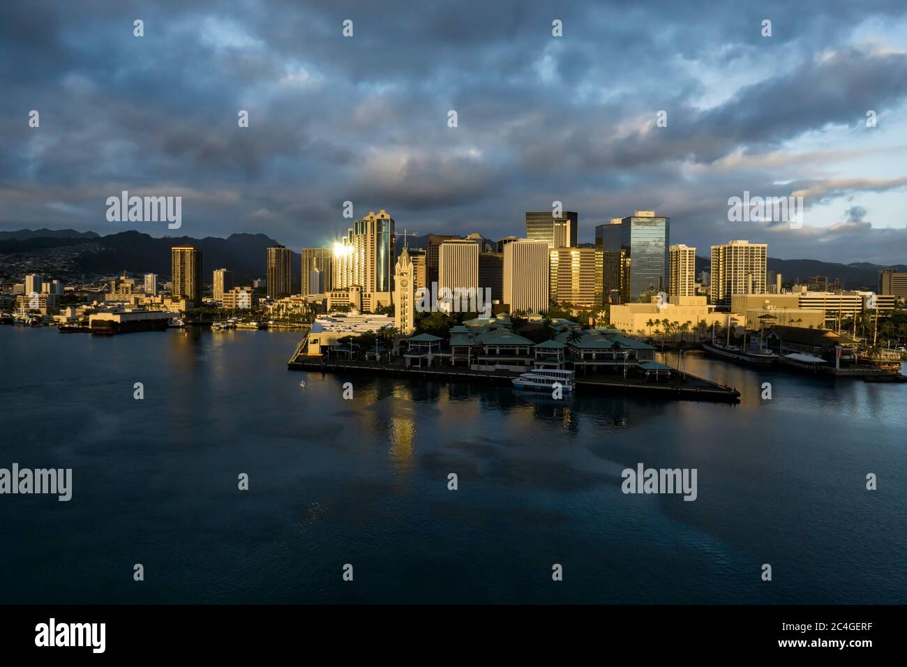 Downtown honolulu skyline hi-res stock photography and images - Alamy
