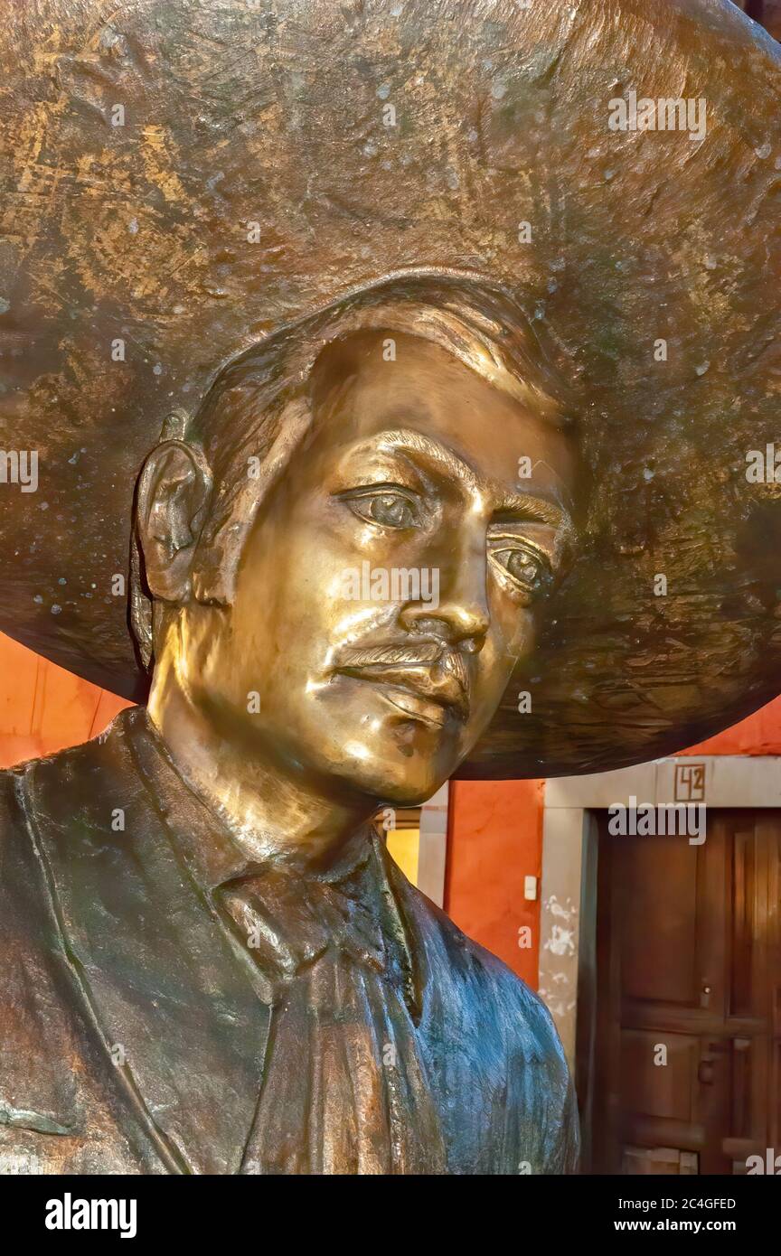 Guanajuato, Guanajuato, Mexico - October 17, 2005: Jorje Negrete statue ...