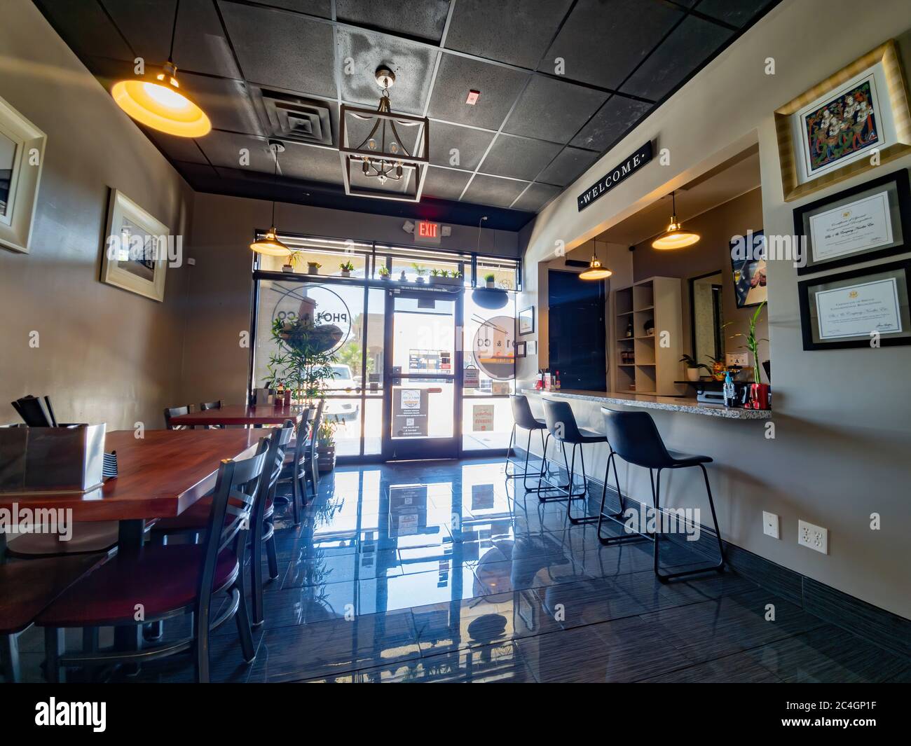 Interior modern building restaurant hi-res stock photography and images ...