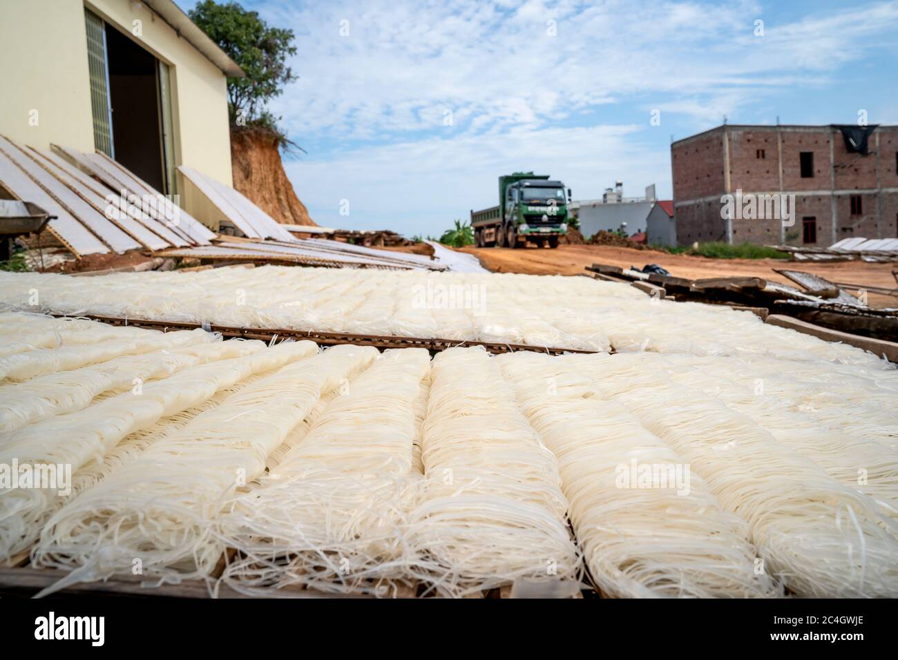 Exposing the noodles in the My Chu trade village of Thu Duong village ...