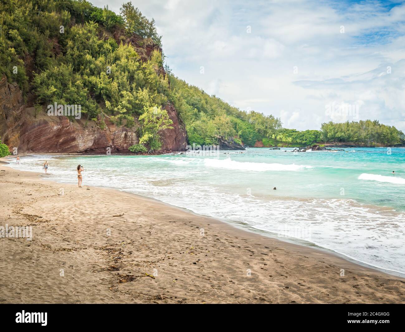 Koki Beach Park, Maui. The dark red sand at Koki Beach produced by Ka Iwi O Pele Stock Photo - Alamy