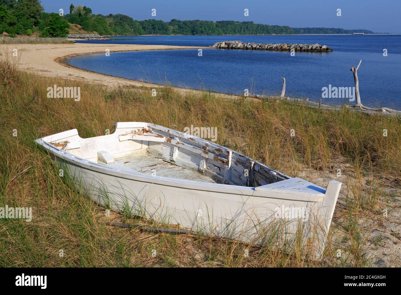 Boat on beach near Yorktown, Virginia, USA Stock Photo - Alamy