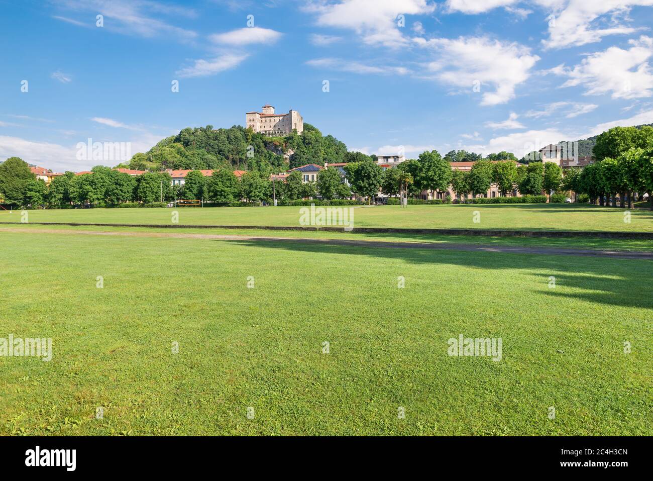 Italian town with castle. Angera, tourit town on lake Maggiore Stock ...
