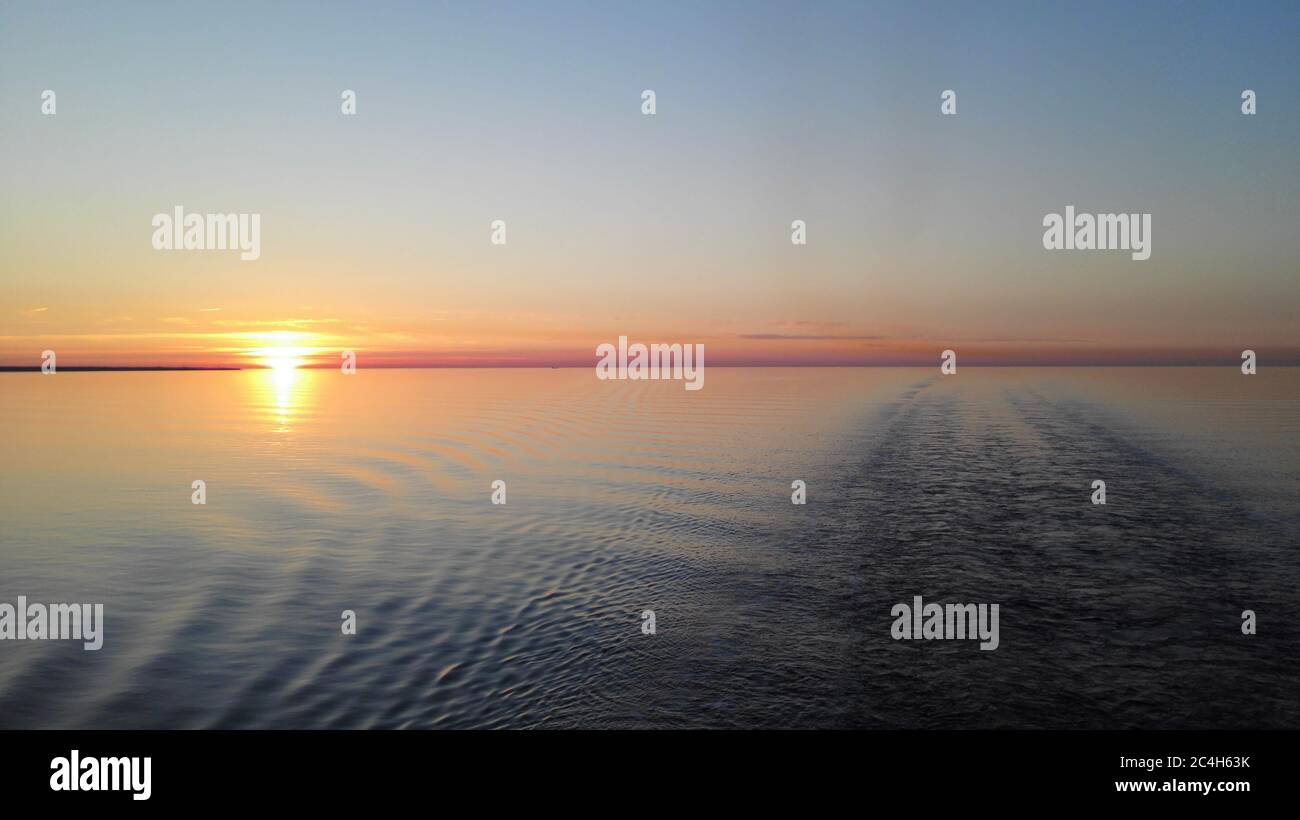 Setting by the sea hi-res stock photography and images - Alamy