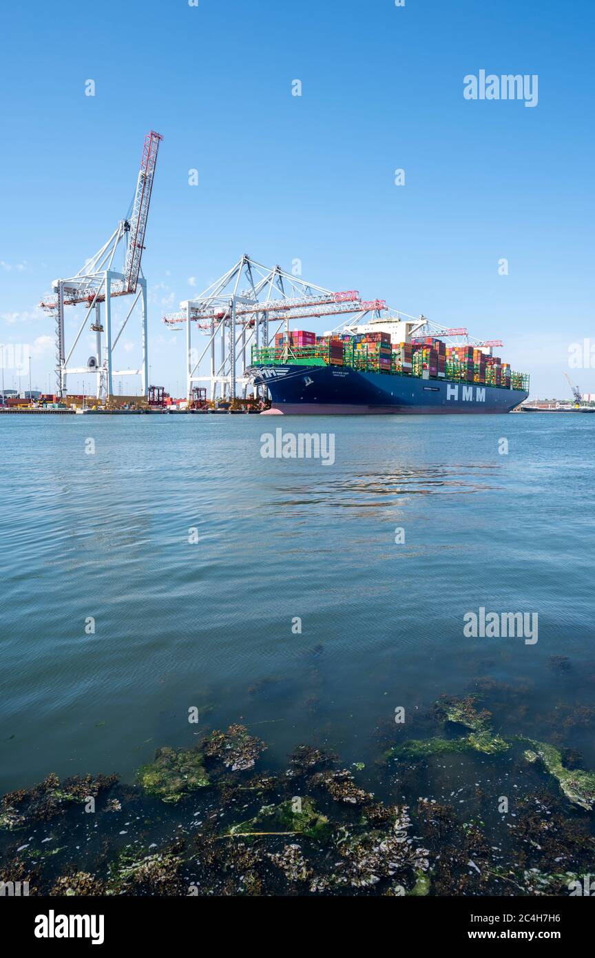 Hmm cargo ship hi-res stock photography and images - Alamy