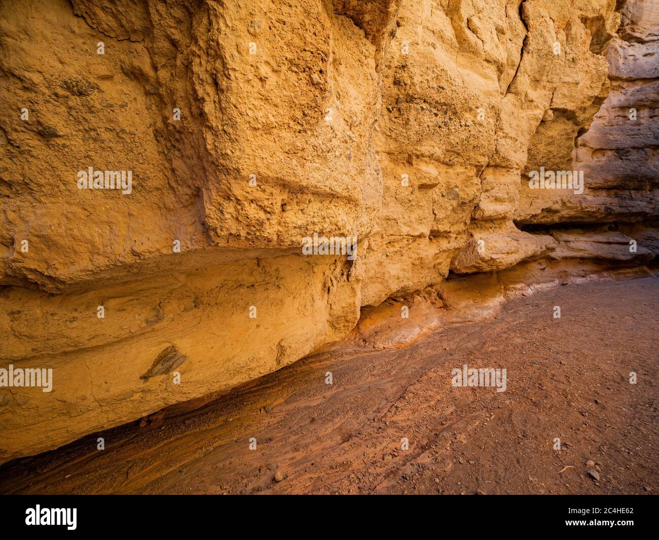 Beautiful landscape along the famous White Owl Canyon trail at Lake ...