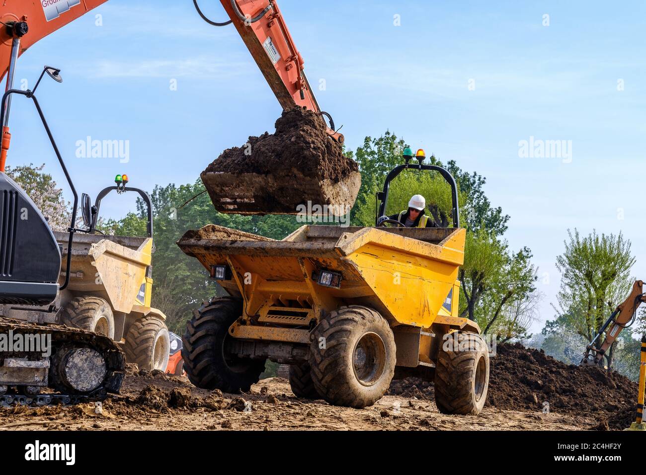 Tipper truck hi-res stock photography and images - Alamy