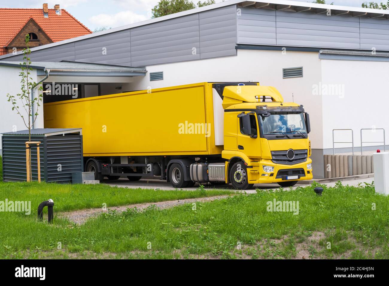Cargo loading door hi-res stock photography and images - Alamy