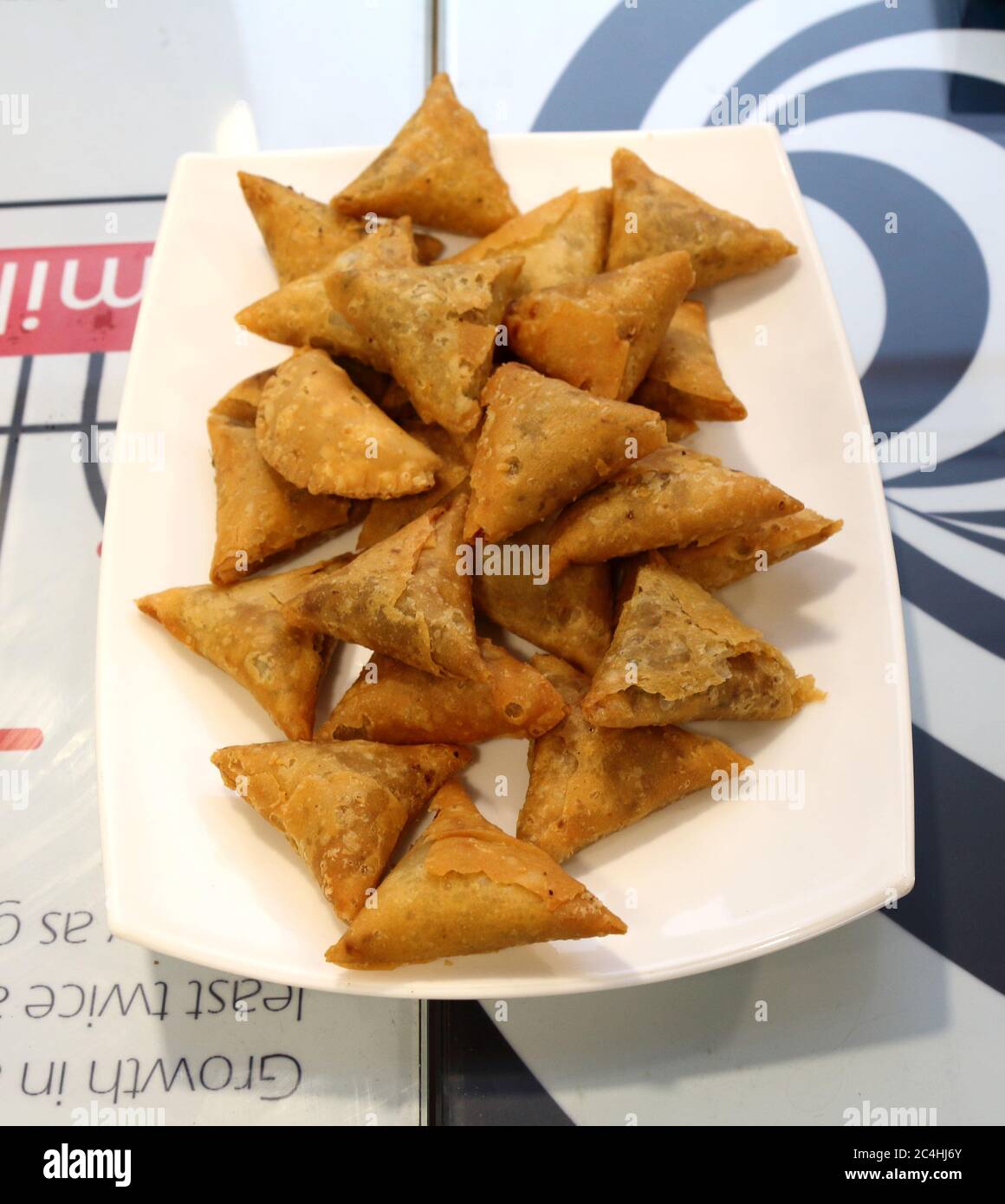 Fried samosas hi-res stock photography and images - Alamy