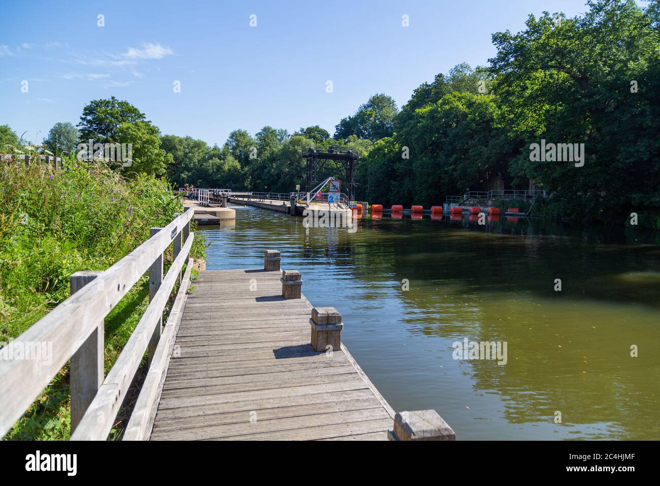 Teston Lock and Weir. Teston Bridge Country Park Stock Photo - Alamy