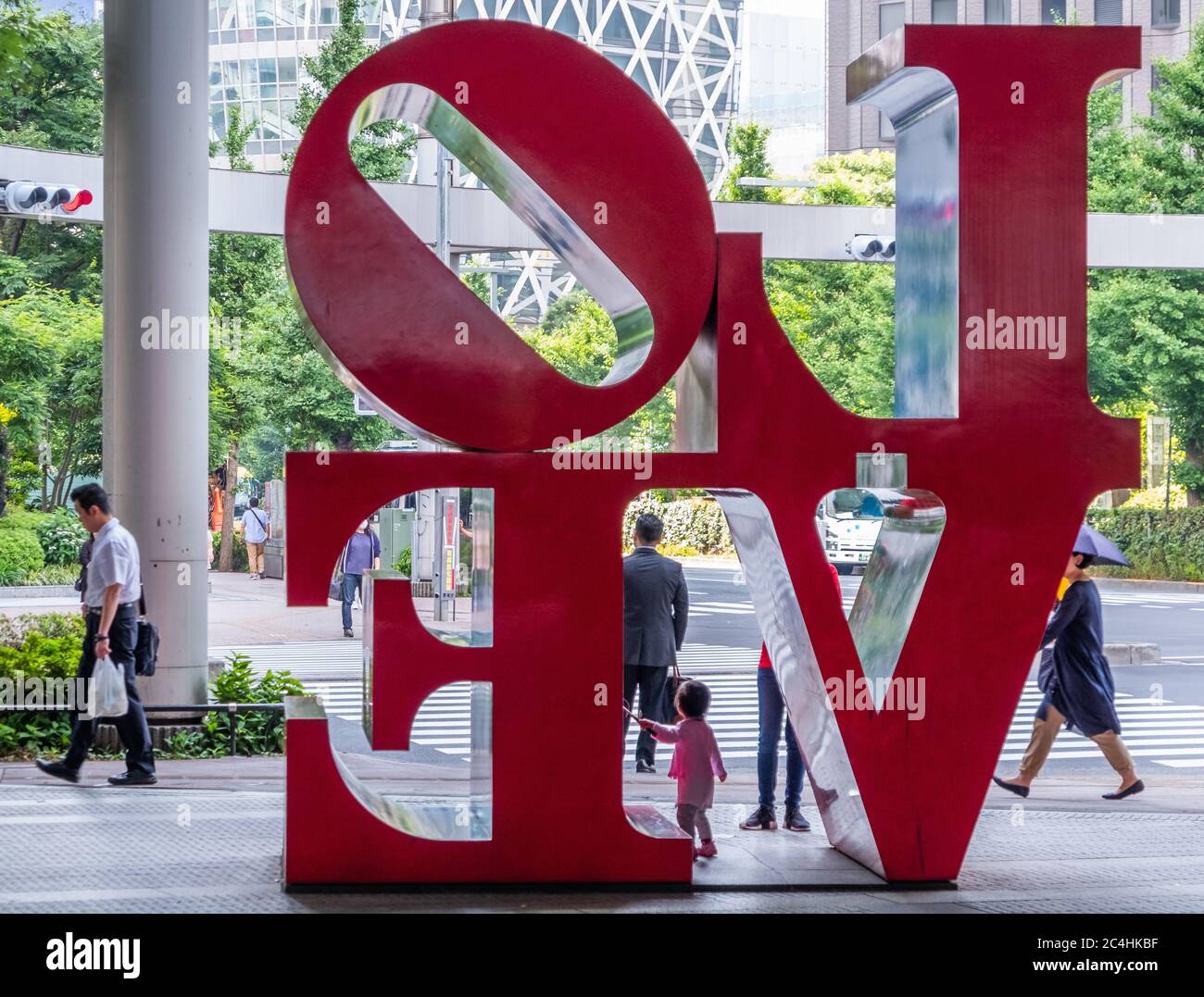 Love sculpture shinjuku tokyo hi-res stock photography and images - Alamy