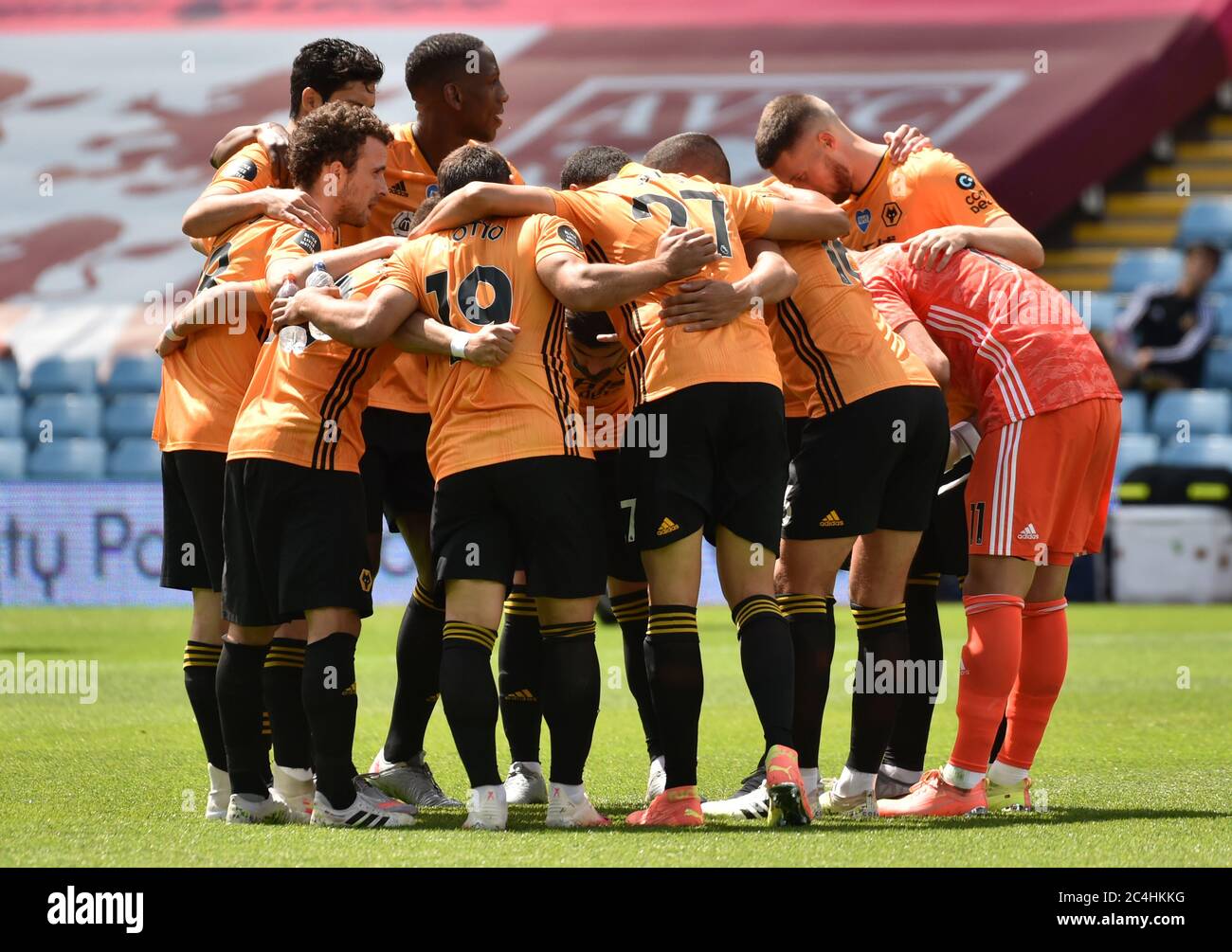 Wolverhampton Wanderers players huddle before the Premier League match ...