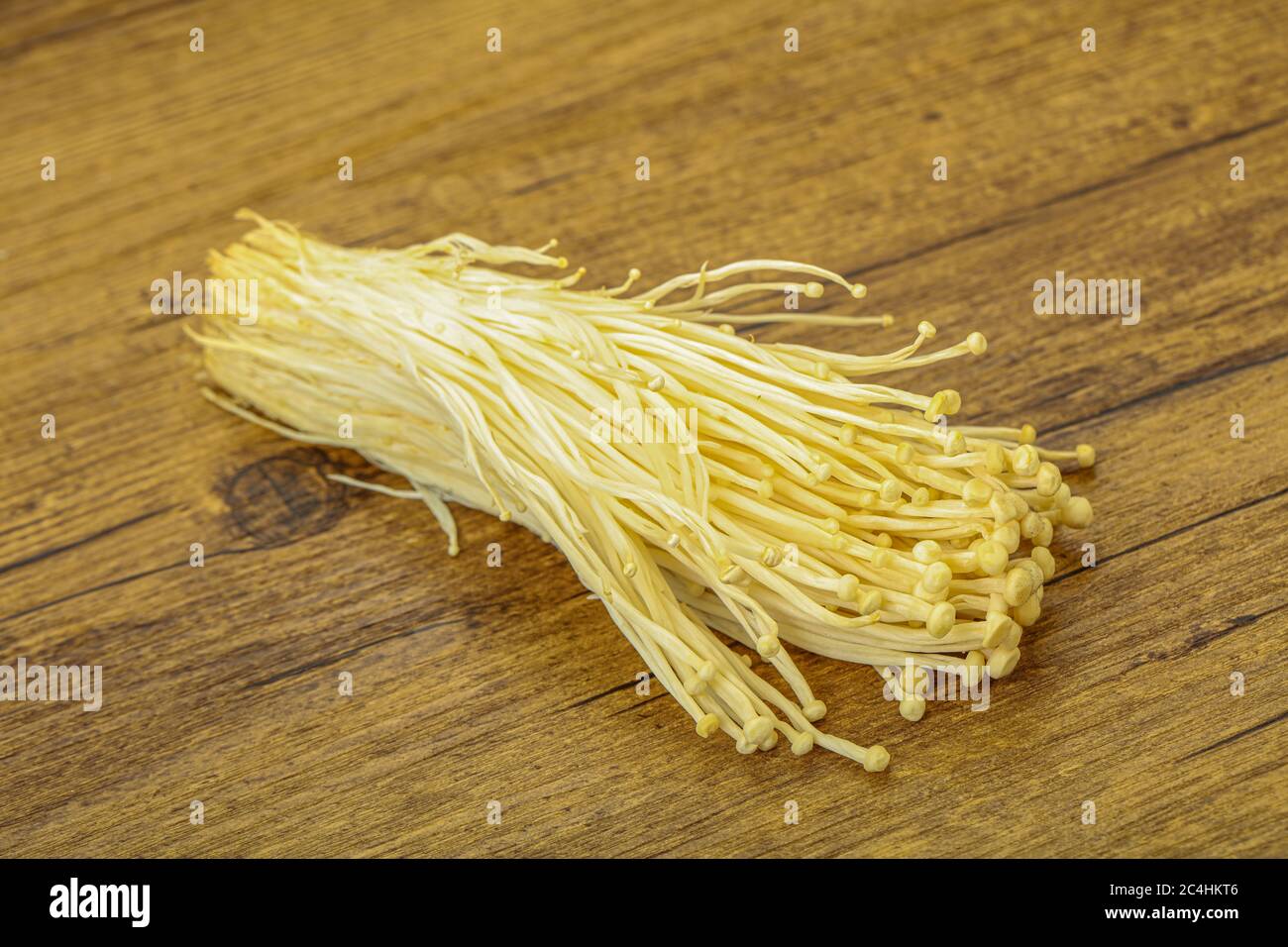 Superfood - Raw Enoki mushrooms Asian cuisine Stock Photo - Alamy
