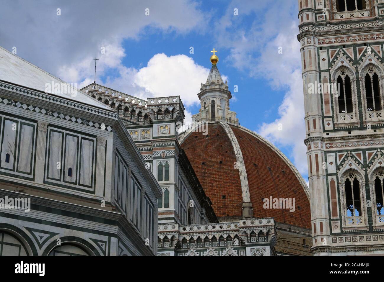 Dome of Filippo Brunelleschi details in the sky of the city, Florence ...