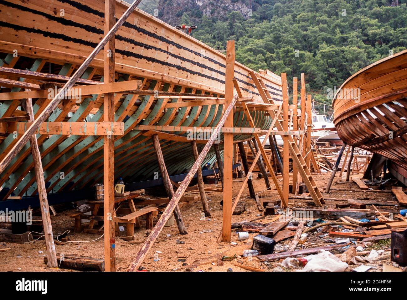 Traditional boatyard building wooden boats hi-res stock photography and ...